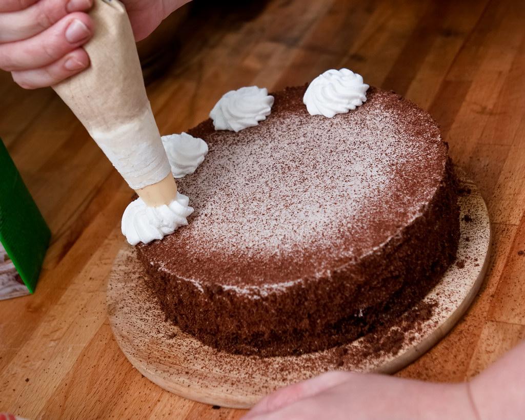 Snikers torta sa rozen korama - Recepti.com